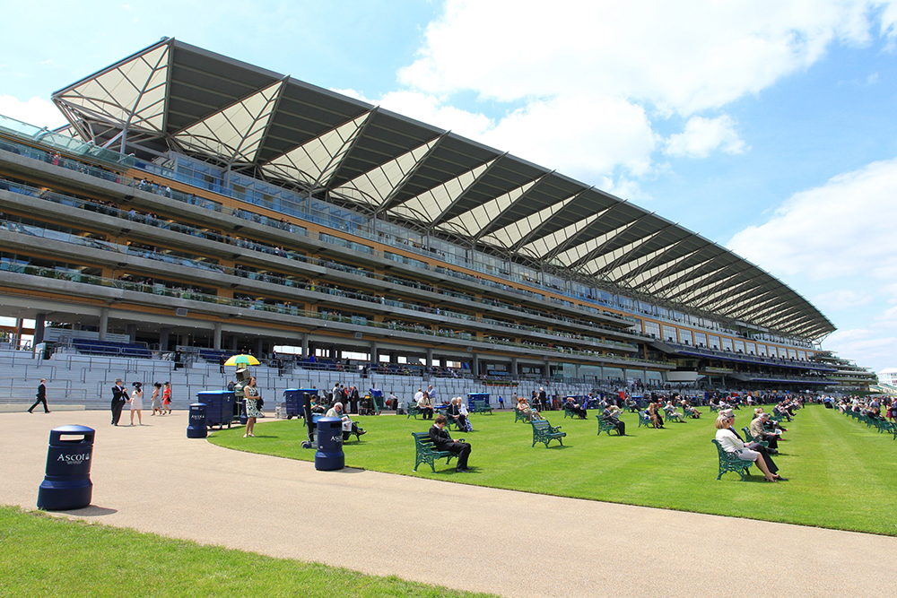 世界一華やかな競馬場 | 岡田修平のアノ瞬間 | UMATO